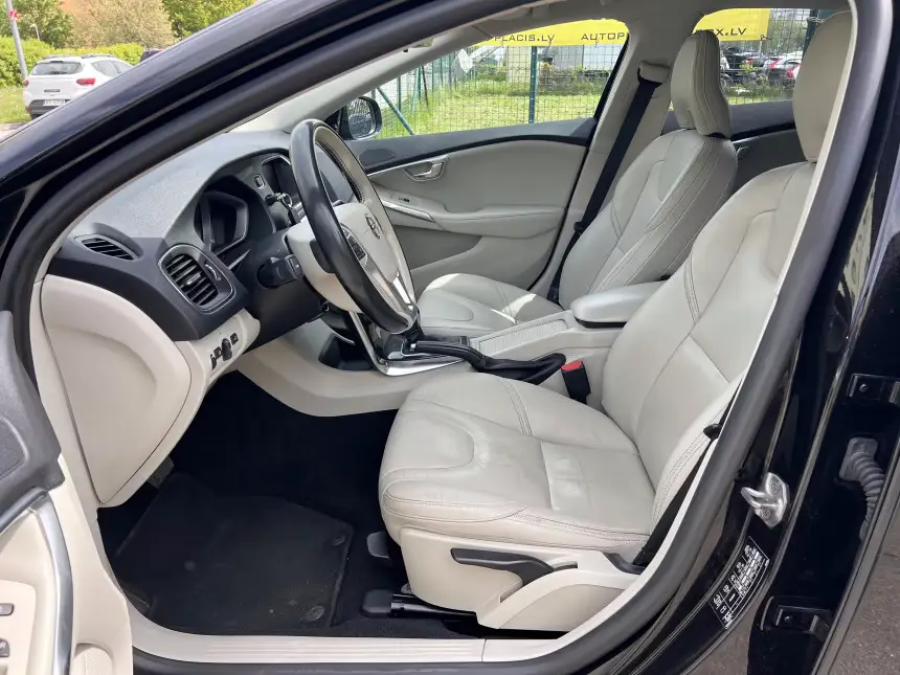Melns Volvo V40 2016 Rīga, ar dzinēja tilpumu 2.00 L un nobraukumu 282 tūkst. km par 8250 €, foto 9 vietnē AUTOMOTO.COM.LV