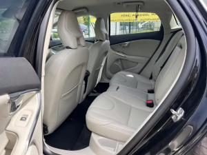 Melns Volvo V40 2016 Rīga, ar dzinēja tilpumu 2.00 L un nobraukumu 282 tūkst. km par 8250 €, foto 10 vietnē AUTOMOTO.COM.LV