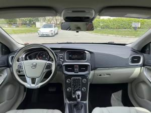 Melns Volvo V40 2016 Rīga, ar dzinēja tilpumu 2.00 L un nobraukumu 282 tūkst. km par 8250 €, foto 13 vietnē AUTOMOTO.COM.LV
