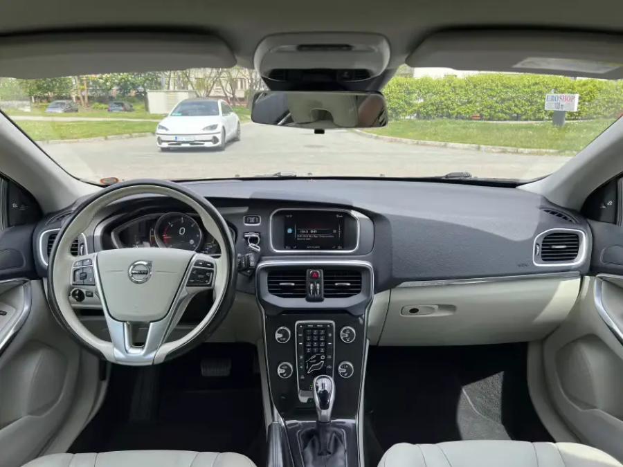 Melns Volvo V40 2016 Rīga, ar dzinēja tilpumu 2.00 L un nobraukumu 282 tūkst. km par 8250 €, foto 13 vietnē AUTOMOTO.COM.LV