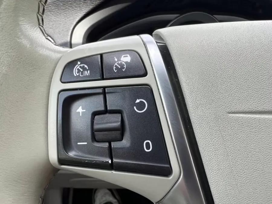 Melns Volvo V40 2016 Rīga, ar dzinēja tilpumu 2.00 L un nobraukumu 282 tūkst. km par 8250 €, foto 20 vietnē AUTOMOTO.COM.LV