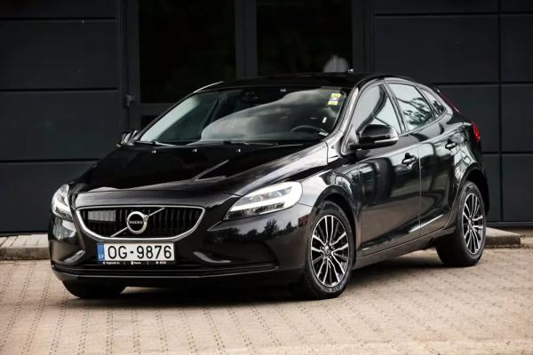 Melns Volvo V40 2016 Jelgava, ar dzinēja tilpumu 2.00 L un nobraukumu 211 tūkst. km par 8990 €, foto 1 vietnē AUTOMOTO.COM.LV