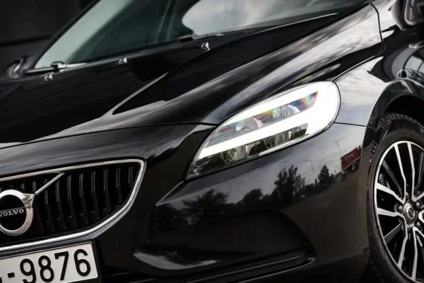 Melns Volvo V40 2016 Jelgava, ar dzinēja tilpumu 2.00 L un nobraukumu 211 tūkst. km par 8990 €, foto 2 vietnē AUTOMOTO.COM.LV