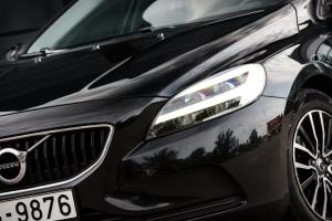 Black Volvo V40 2016 in Jelgava, with an engine capacity of 2.00 L and mileage of 211 thousand km for 8990 €, photo 3 on AUTOMOTO.COM.LV