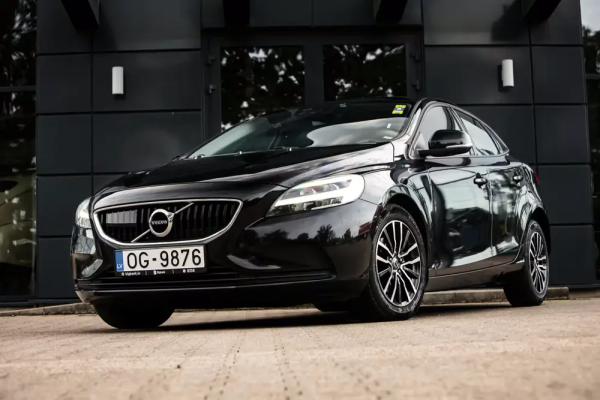 Melns Volvo V40 2016 Jelgava, ar dzinēja tilpumu 2.00 L un nobraukumu 211 tūkst. km par 8990 €, foto 3 vietnē AUTOMOTO.COM.LV