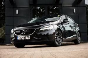 Black Volvo V40 2016 in Jelgava, with an engine capacity of 2.00 L and mileage of 211 thousand km for 8990 €, photo 4 on AUTOMOTO.COM.LV