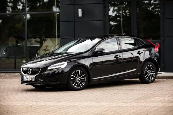 Melns Volvo V40 2016 Jelgava, ar dzinēja tilpumu 2.00 L un nobraukumu 211 tūkst. km par 8990 €, foto 4 vietnē AUTOMOTO.COM.LV