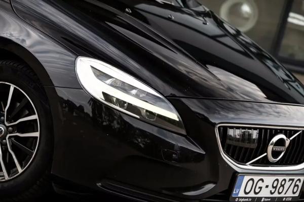 Melns Volvo V40 2016 Jelgava, ar dzinēja tilpumu 2.00 L un nobraukumu 211 tūkst. km par 8990 €, foto 5 vietnē AUTOMOTO.COM.LV