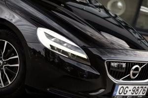 Black Volvo V40 2016 in Jelgava, with an engine capacity of 2.00 L and mileage of 211 thousand km for 8990 €, photo 6 on AUTOMOTO.COM.LV