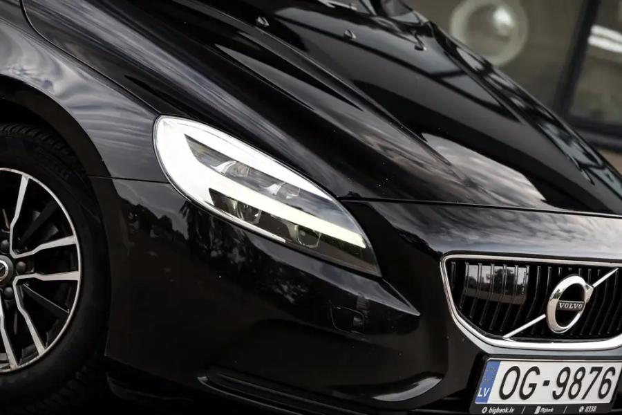 Black Volvo V40 2016 in Jelgava, with an engine capacity of 2.00 L and mileage of 211 thousand km for 8990 €, photo 6 on AUTOMOTO.COM.LV