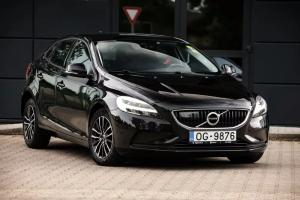 Black Volvo V40 2016 in Jelgava, with an engine capacity of 2.00 L and mileage of 211 thousand km for 8990 €, photo 8 on AUTOMOTO.COM.LV
