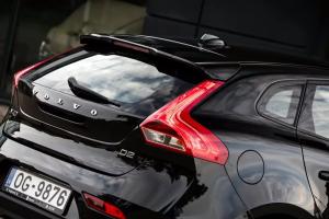 Black Volvo V40 2016 in Jelgava, with an engine capacity of 2.00 L and mileage of 211 thousand km for 8990 €, photo 12 on AUTOMOTO.COM.LV