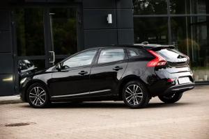 Black Volvo V40 2016 in Jelgava, with an engine capacity of 2.00 L and mileage of 211 thousand km for 8990 €, photo 14 on AUTOMOTO.COM.LV