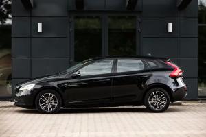 Black Volvo V40 2016 in Jelgava, with an engine capacity of 2.00 L and mileage of 211 thousand km for 8990 €, photo 15 on AUTOMOTO.COM.LV