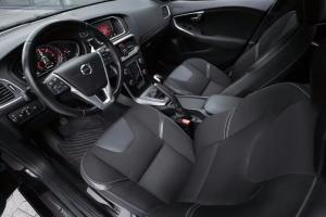 Black Volvo V40 2016 in Jelgava, with an engine capacity of 2.00 L and mileage of 211 thousand km for 8990 €, photo 19 on AUTOMOTO.COM.LV