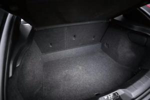 Black Volvo V40 2016 in Jelgava, with an engine capacity of 2.00 L and mileage of 211 thousand km for 8990 €, photo 21 on AUTOMOTO.COM.LV