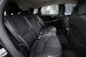 Black Volvo V40 2016 in Jelgava, with an engine capacity of 2.00 L and mileage of 211 thousand km for 8990 €, photo 23 on AUTOMOTO.COM.LV