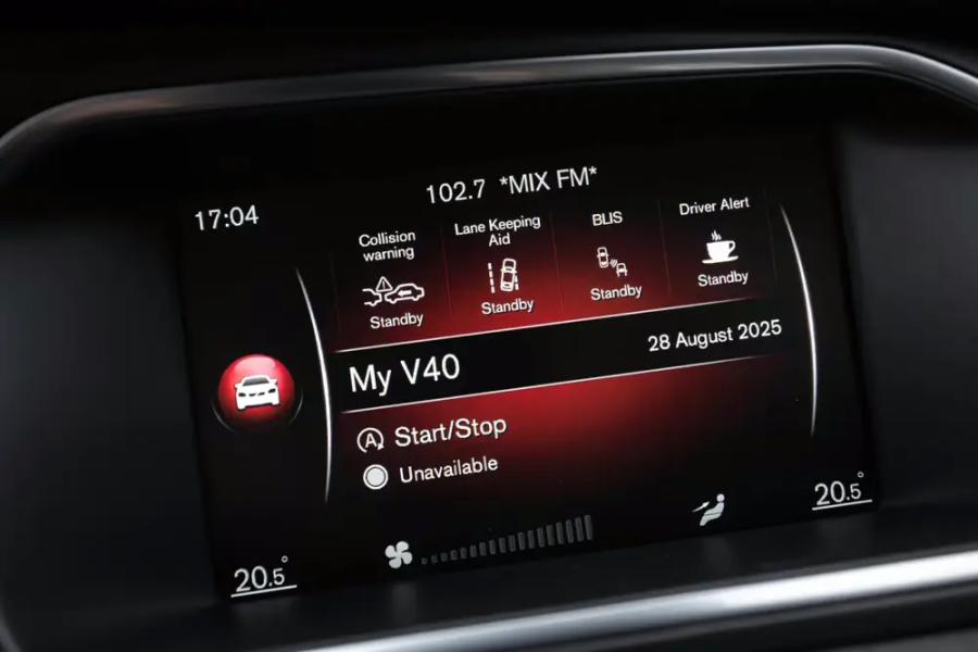 Black Volvo V40 2016 in Jelgava, with an engine capacity of 2.00 L and mileage of 211 thousand km for 8990 €, photo 30 on AUTOMOTO.COM.LV
