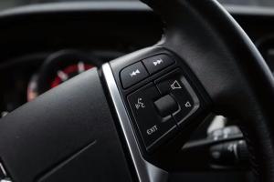 Black Volvo V40 2016 in Jelgava, with an engine capacity of 2.00 L and mileage of 211 thousand km for 8990 €, photo 41 on AUTOMOTO.COM.LV