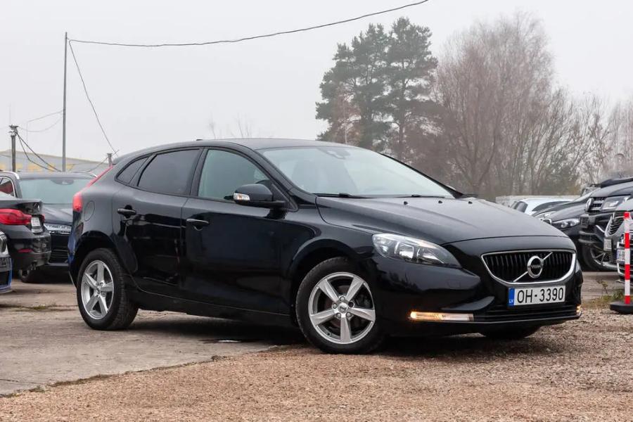Melns Volvo V40 2016 Rīga, ar dzinēja tilpumu 2.00 L un nobraukumu 177 tūkst. km par 7995 €, foto 1 vietnē AUTOMOTO.COM.LV