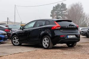 Melns Volvo V40 2016 Rīga, ar dzinēja tilpumu 2.00 L un nobraukumu 177 tūkst. km par 7995 €, foto 3 vietnē AUTOMOTO.COM.LV
