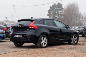 Melns Volvo V40 2016 Rīga, ar dzinēja tilpumu 2.00 L un nobraukumu 177 tūkst. km par 7995 €, foto 5 vietnē AUTOMOTO.COM.LV
