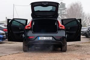 Melns Volvo V40 2016 Rīga, ar dzinēja tilpumu 2.00 L un nobraukumu 177 tūkst. km par 7995 €, foto 6 vietnē AUTOMOTO.COM.LV