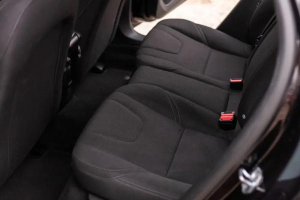 Black Volvo V40 2016 in Riga, with an engine capacity of 2.00 L and mileage of 177 thousand km for 7995 €, photo 7 on AUTOMOTO.COM.LV