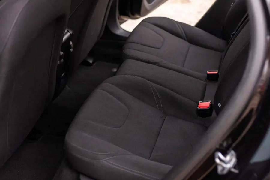 Melns Volvo V40 2016 Rīga, ar dzinēja tilpumu 2.00 L un nobraukumu 177 tūkst. km par 7995 €, foto 8 vietnē AUTOMOTO.COM.LV