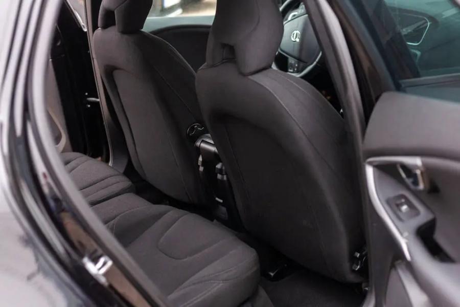Melns Volvo V40 2016 Rīga, ar dzinēja tilpumu 2.00 L un nobraukumu 177 tūkst. km par 7995 €, foto 9 vietnē AUTOMOTO.COM.LV