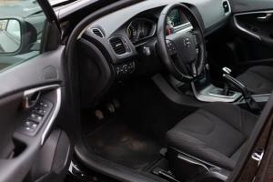Melns Volvo V40 2016 Rīga, ar dzinēja tilpumu 2.00 L un nobraukumu 177 tūkst. km par 7995 €, foto 10 vietnē AUTOMOTO.COM.LV