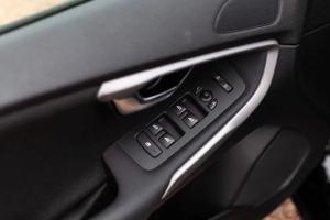 Melns Volvo V40 2016 Rīga, ar dzinēja tilpumu 2.00 L un nobraukumu 177 tūkst. km par 7995 €, foto 11 vietnē AUTOMOTO.COM.LV