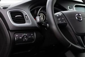 Melns Volvo V40 2016 Rīga, ar dzinēja tilpumu 2.00 L un nobraukumu 177 tūkst. km par 7995 €, foto 14 vietnē AUTOMOTO.COM.LV