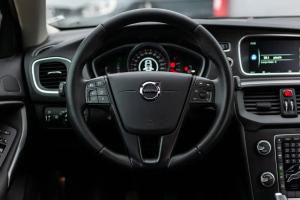 Melns Volvo V40 2016 Rīga, ar dzinēja tilpumu 2.00 L un nobraukumu 177 tūkst. km par 7995 €, foto 19 vietnē AUTOMOTO.COM.LV