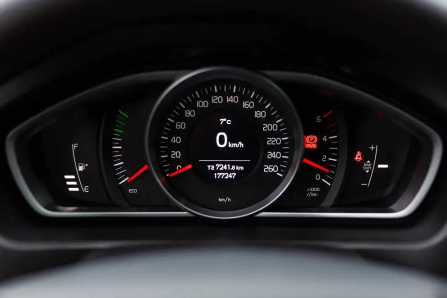 Melns Volvo V40 2016 Rīga, ar dzinēja tilpumu 2.00 L un nobraukumu 177 tūkst. km par 7995 €, foto 20 vietnē AUTOMOTO.COM.LV