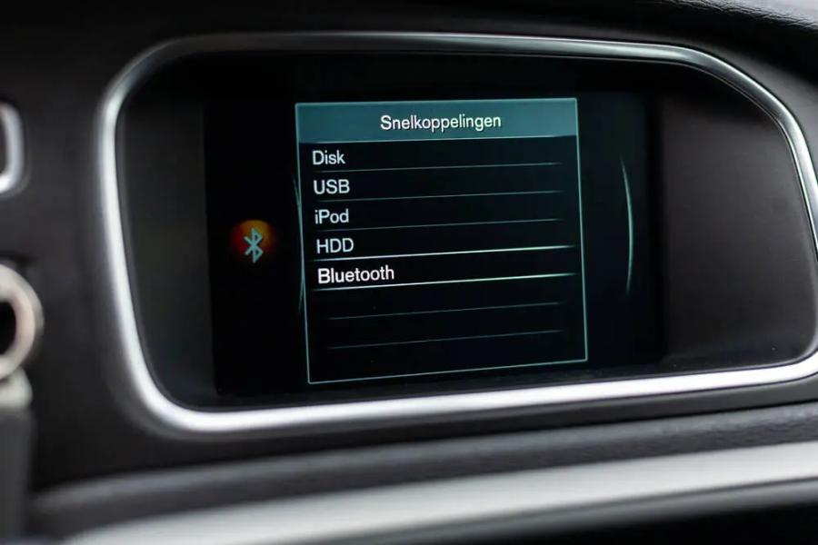 Melns Volvo V40 2016 Rīga, ar dzinēja tilpumu 2.00 L un nobraukumu 177 tūkst. km par 7995 €, foto 21 vietnē AUTOMOTO.COM.LV