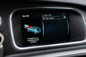 Melns Volvo V40 2016 Rīga, ar dzinēja tilpumu 2.00 L un nobraukumu 177 tūkst. km par 7995 €, foto 23 vietnē AUTOMOTO.COM.LV