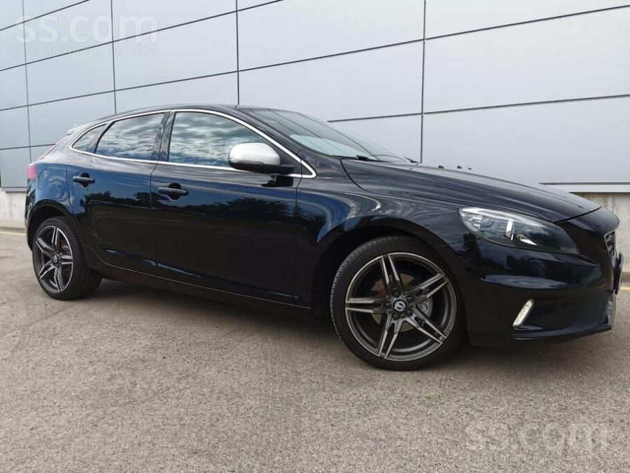 Melns Volvo V40 2016 Rīga, ar dzinēja tilpumu 2.00 L un nobraukumu 238 tūkst. km par 7450 €, foto 3 vietnē AUTOMOTO.COM.LV