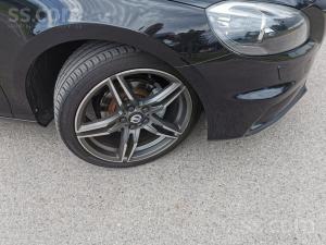 Melns Volvo V40 2016 Rīga, ar dzinēja tilpumu 2.00 L un nobraukumu 238 tūkst. km par 7450 €, foto 4 vietnē AUTOMOTO.COM.LV