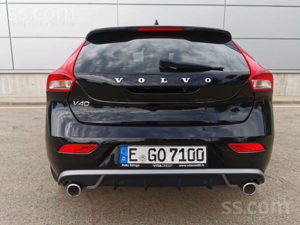 Black Volvo V40 2016 in Riga, with an engine capacity of 2.00 L and mileage of 238 thousand km for 7450 €, photo 6 on AUTOMOTO.COM.LV