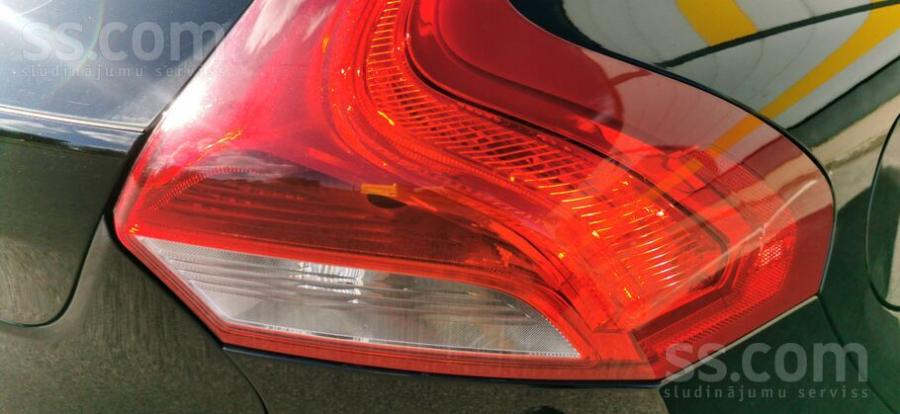 Melns Volvo V40 2016 Rīga, ar dzinēja tilpumu 2.00 L un nobraukumu 238 tūkst. km par 7450 €, foto 8 vietnē AUTOMOTO.COM.LV