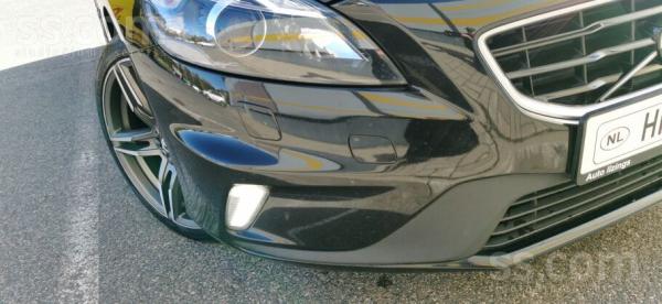 Black Volvo V40 2016 in Riga, with an engine capacity of 2.00 L and mileage of 238 thousand km for 7450 €, photo 8 on AUTOMOTO.COM.LV