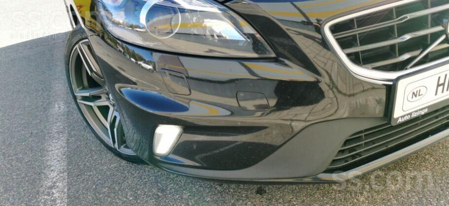 Melns Volvo V40 2016 Rīga, ar dzinēja tilpumu 2.00 L un nobraukumu 238 tūkst. km par 7450 €, foto 9 vietnē AUTOMOTO.COM.LV