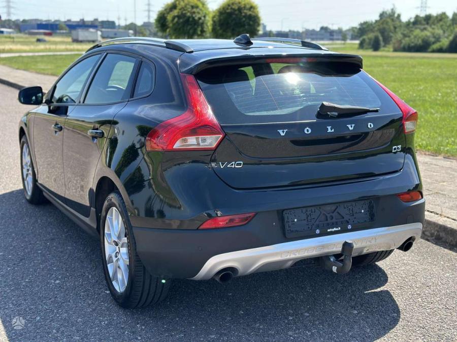 Melns Volvo V40 2016 Kauņa, ar dzinēja tilpumu 2.00 L un nobraukumu 195 tūkst. km par 9950 €, foto 3 vietnē AUTOMOTO.COM.LV
