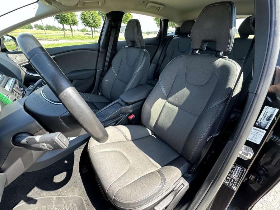 Melns Volvo V40 2016 Kauņa, ar dzinēja tilpumu 2.00 L un nobraukumu 195 tūkst. km par 9950 €, foto 5 vietnē AUTOMOTO.COM.LV