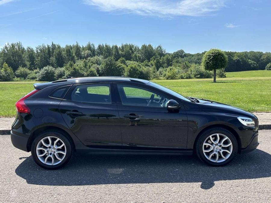 Melns Volvo V40 2016 Kauņa, ar dzinēja tilpumu 2.00 L un nobraukumu 195 tūkst. km par 9950 €, foto 7 vietnē AUTOMOTO.COM.LV