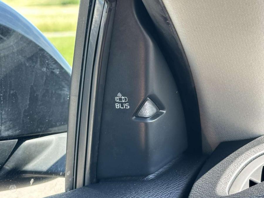 Melns Volvo V40 2016 Kauņa, ar dzinēja tilpumu 2.00 L un nobraukumu 195 tūkst. km par 9950 €, foto 18 vietnē AUTOMOTO.COM.LV