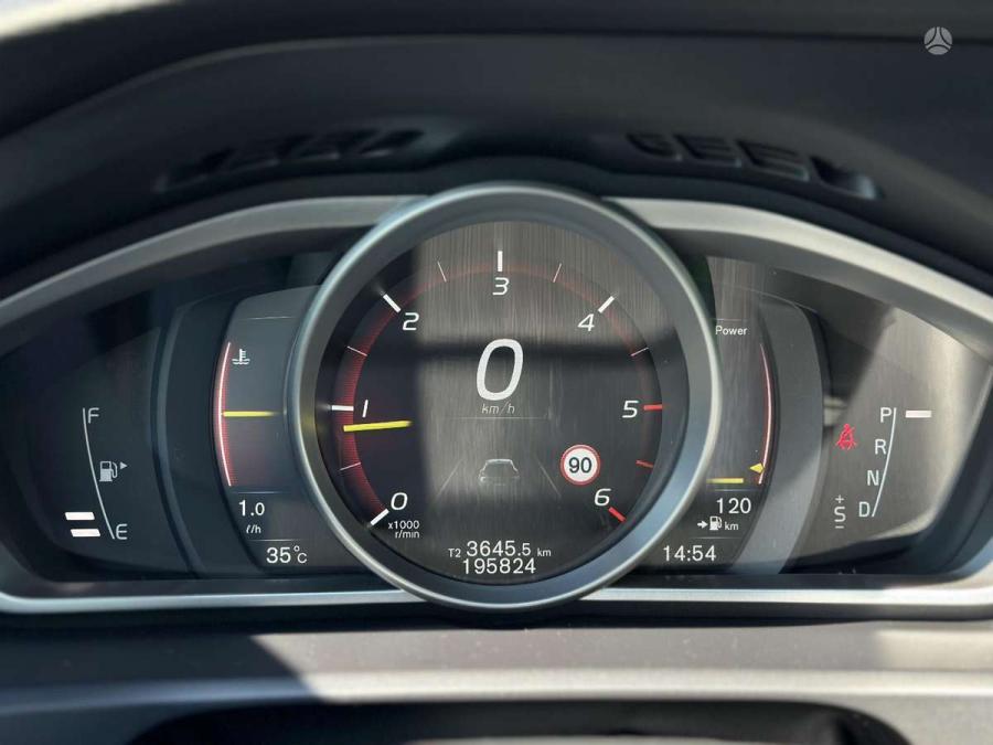 Melns Volvo V40 2016 Kauņa, ar dzinēja tilpumu 2.00 L un nobraukumu 195 tūkst. km par 9950 €, foto 20 vietnē AUTOMOTO.COM.LV