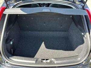 Melns Volvo V40 2016 Kauņa, ar dzinēja tilpumu 2.00 L un nobraukumu 195 tūkst. km par 9950 €, foto 23 vietnē AUTOMOTO.COM.LV