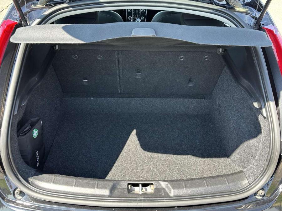 Melns Volvo V40 2016 Kauņa, ar dzinēja tilpumu 2.00 L un nobraukumu 195 tūkst. km par 9950 €, foto 23 vietnē AUTOMOTO.COM.LV
